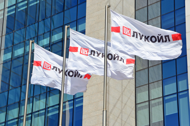 Hits on Russian Lukoil oil platforms from Ukraine - ProtoThema English