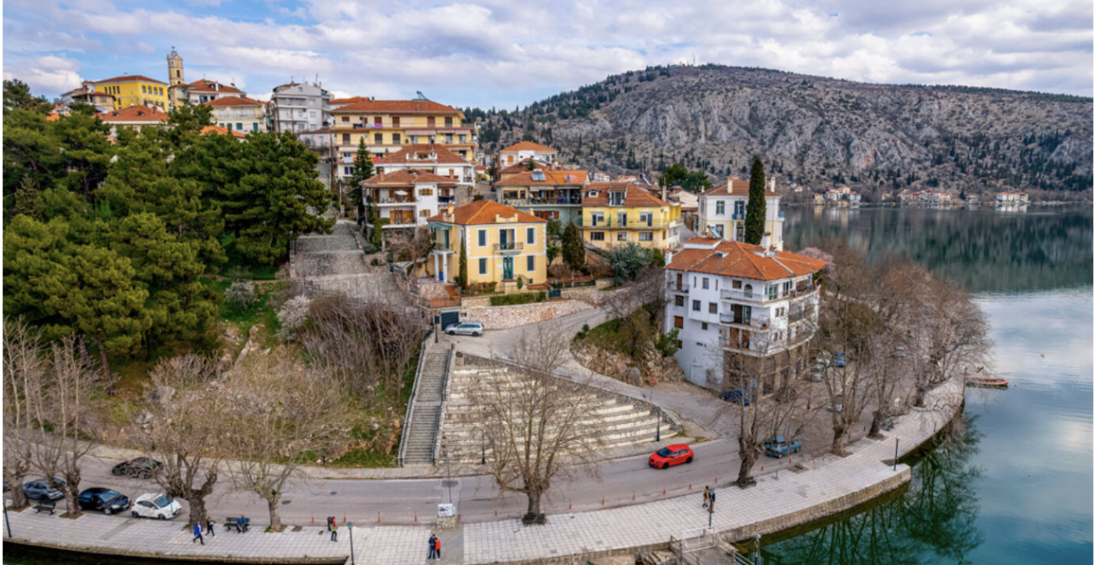 Gold soars to new record above $5,200 an ounce - ProtoThema English